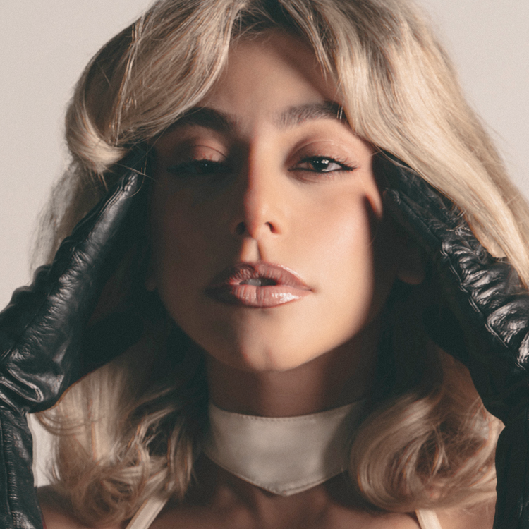 Interview with Hadar Adora – MoggBlog